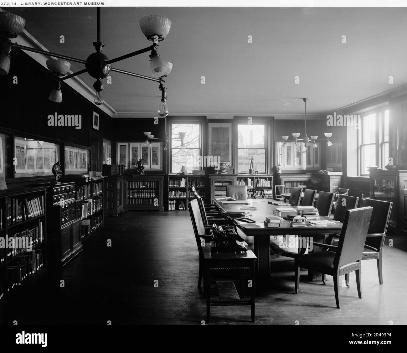 Library, Worcester Art Museum [Worcester, Mass.], between 1900 and 1920 ...