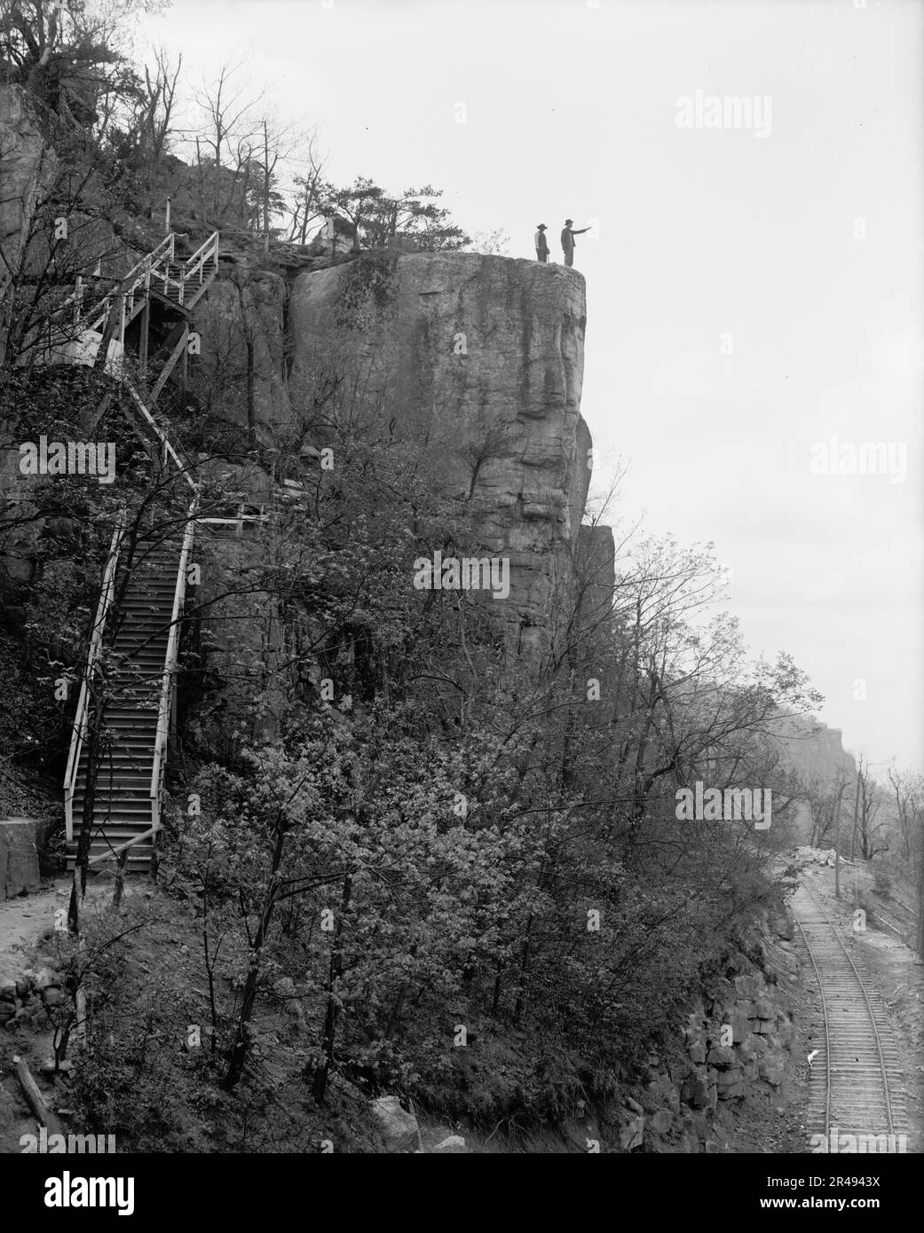 Ropers Rock, Point Lookout, Lookout Mountain, Tenn., ca 1906 Stock ...