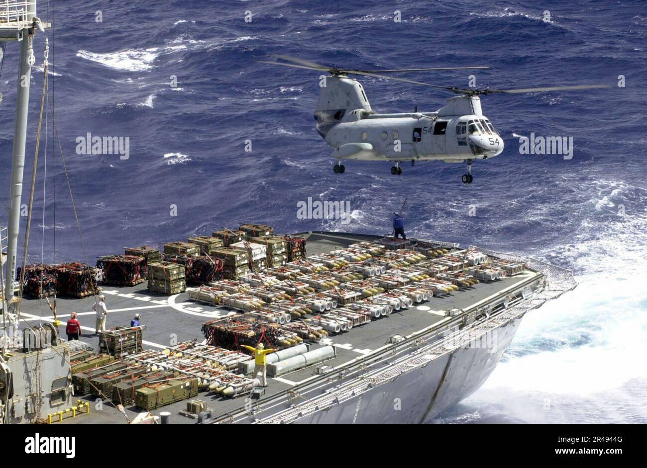 US Navy A CH-46 Sea Knight of the Gunbearers Helicopter Combat Support ...
