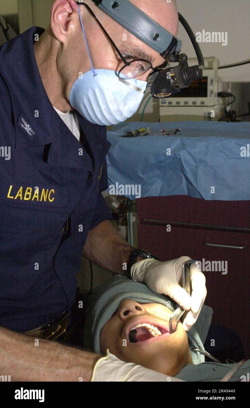 US Navy U.S. Navy Dentist Stock Photo - Alamy