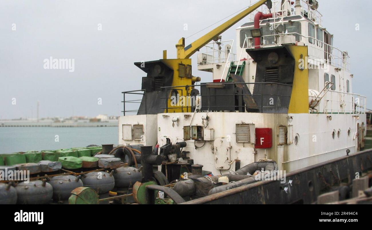 US Navy Four Iraqi vessels are intercepted in the Khor Abd Allah ...