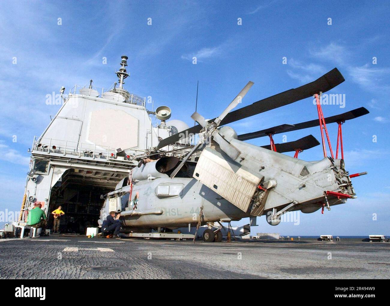 US Navy Sailors assigned to the Swamp Foxes of Light Helicopter Anti ...