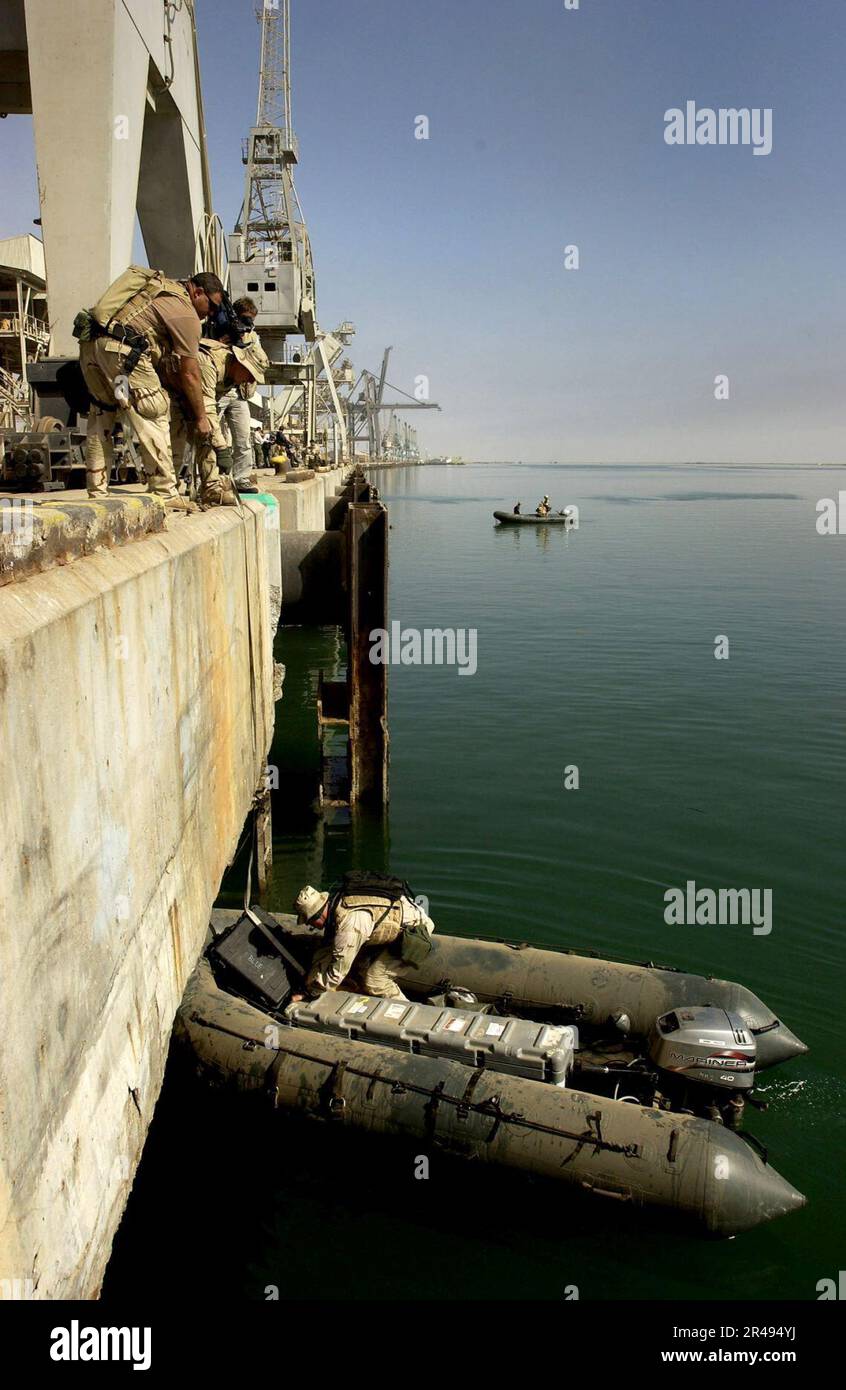 US Navy Members of Commander Task Unit (CTU-55.4.3) prepare to launch a ...
