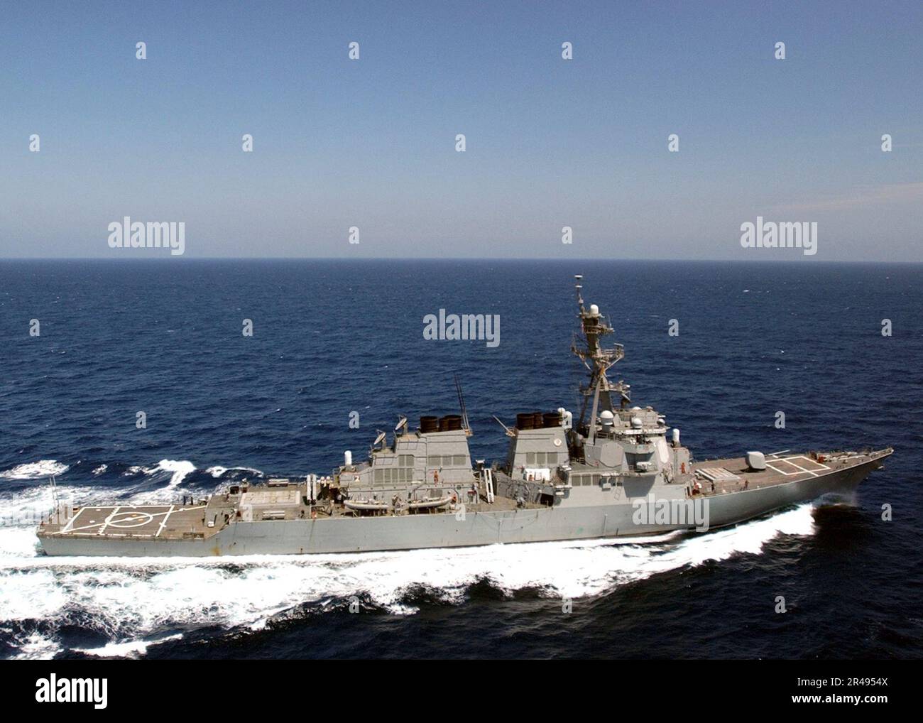 US Navy The guided missile destroyer USS Arleigh Burke (DDG 51 ...