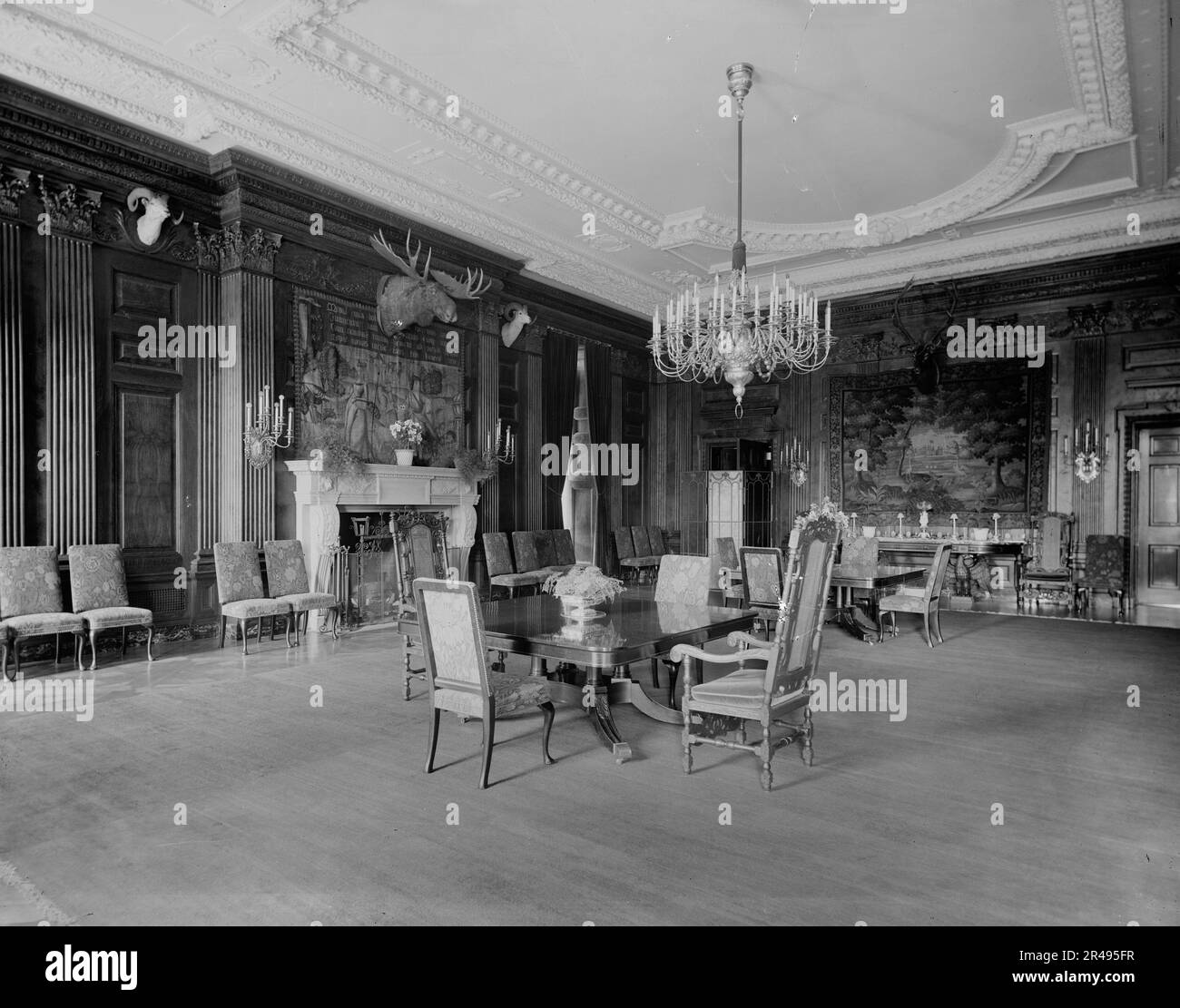The State Dining Room, White House, Washington, D.C., between 1900 and ...