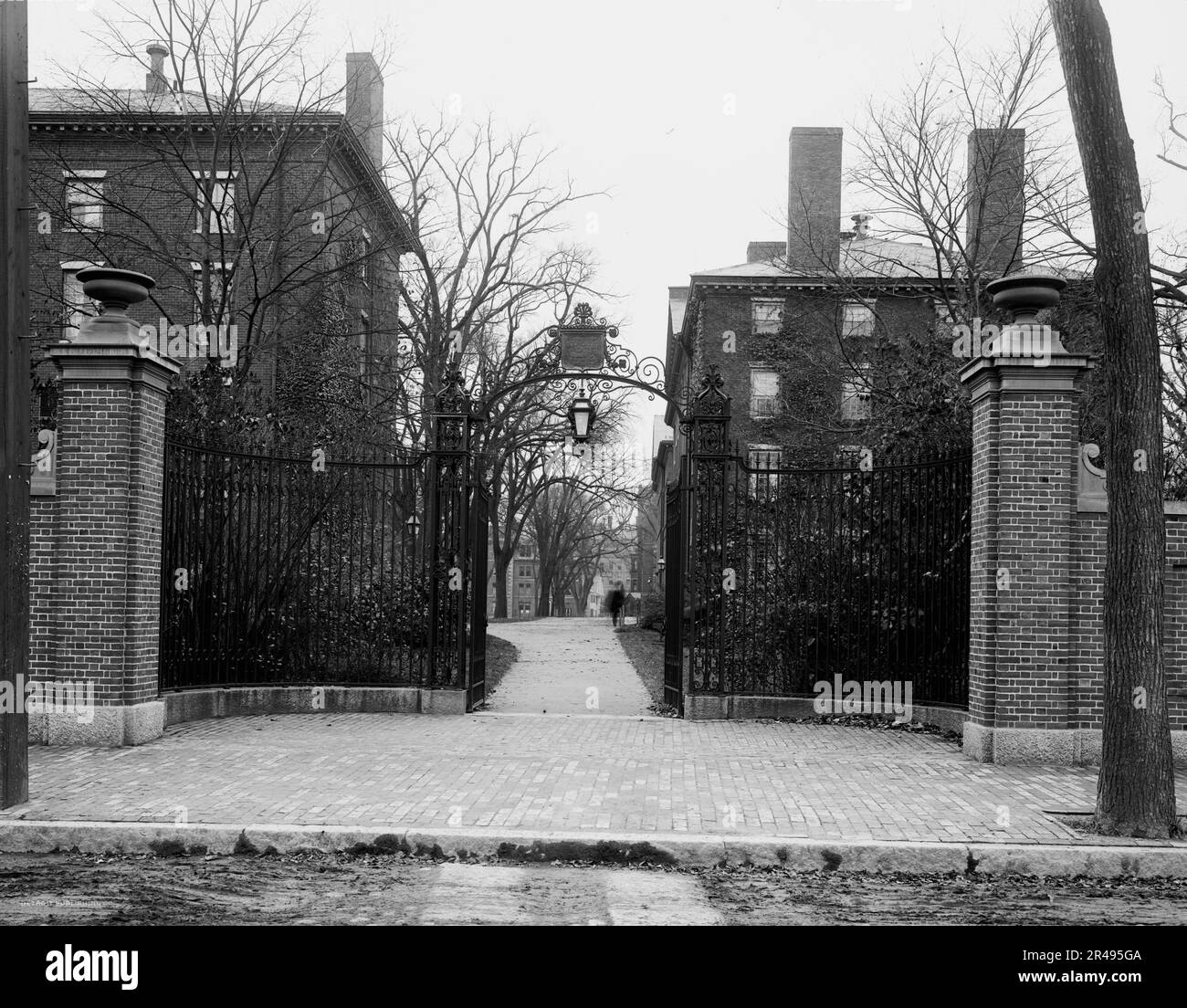 Harvard university gate Black and White Stock Photos & Images - Alamy