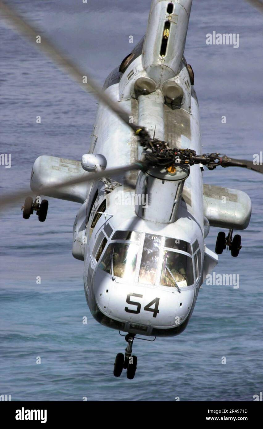 US Navy A CH-46 Sea Knight assigned to the ''Gunbearers'' of Helicopter ...