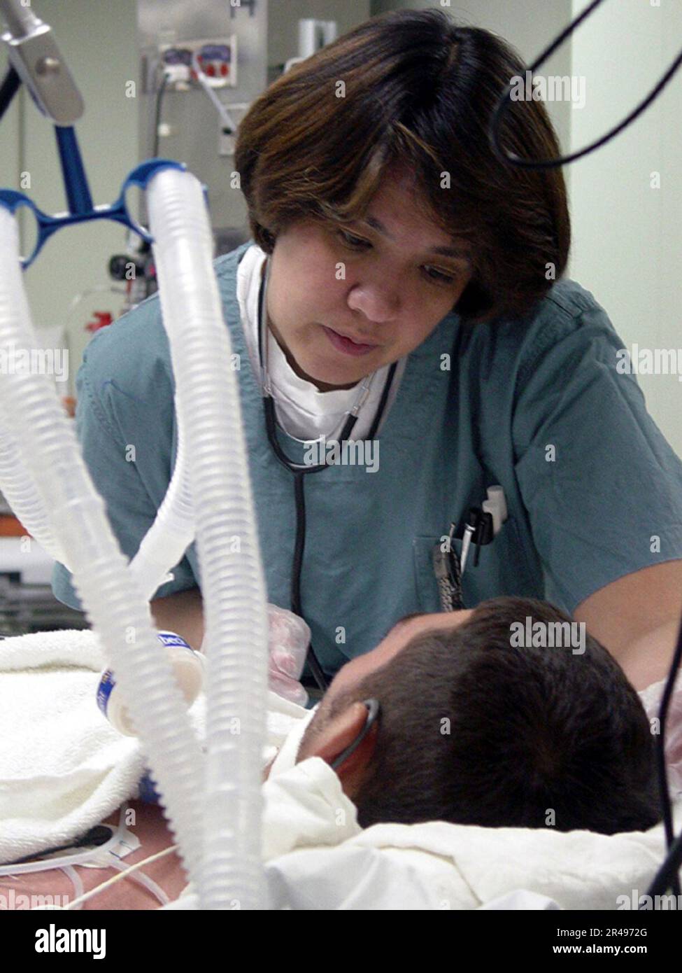 US Navy Intensive Care Unit (ICU) nurse Stock Photo - Alamy