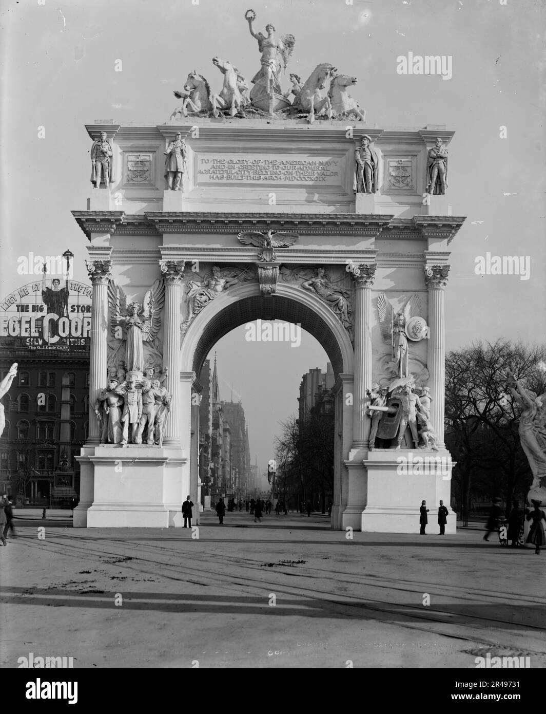 George dewey monument hi-res stock photography and images - Alamy