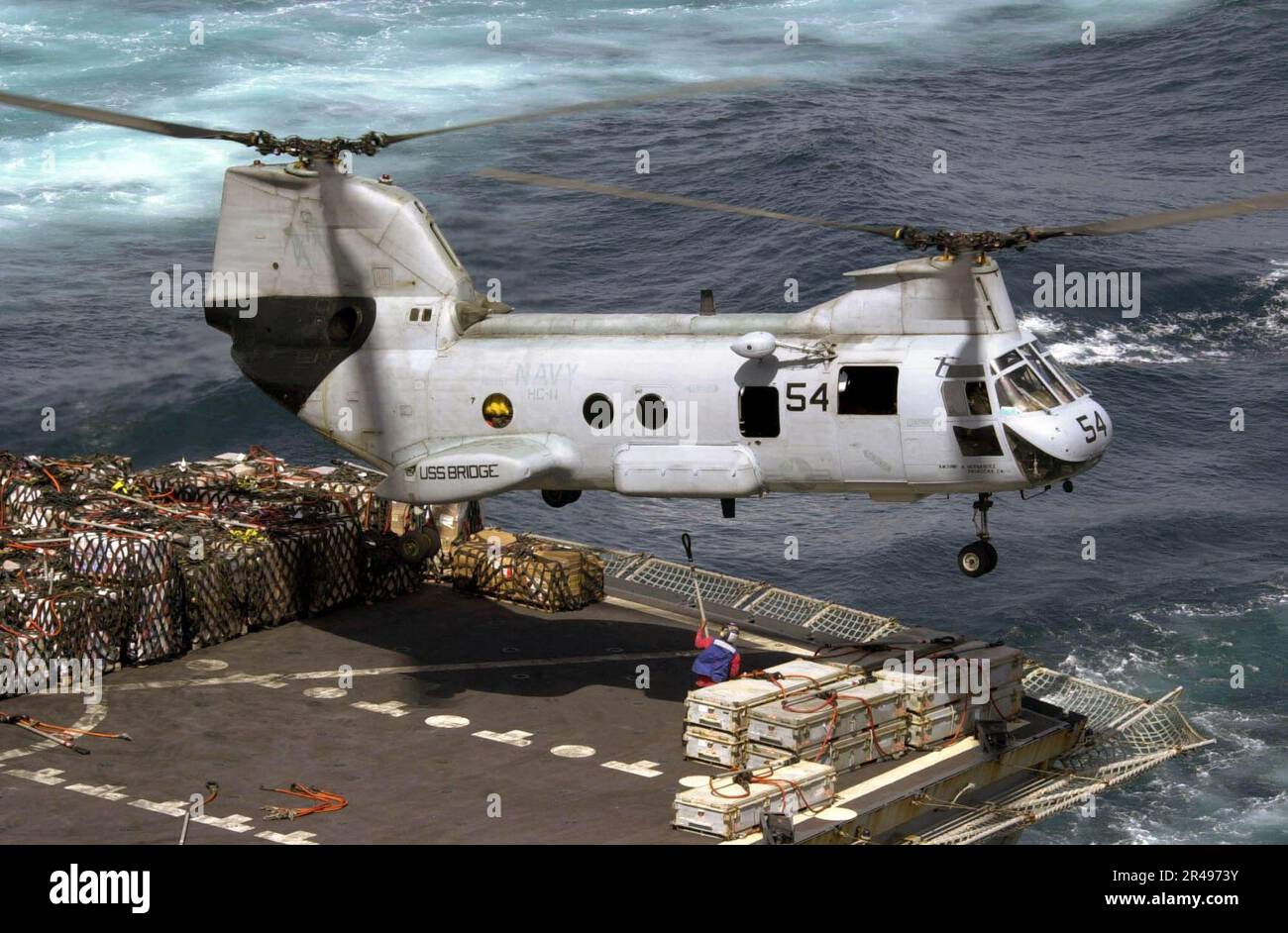 US Navy A CH-46 Sea Knight assigned to the ''Gunbearers'' of Helicopter ...