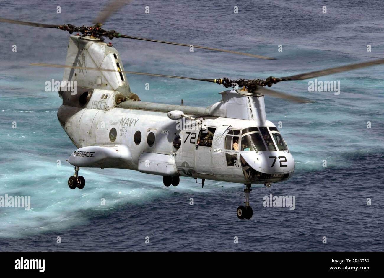 US Navy A CH-46 Sea Knight assigned to the ''Gunbearers'' of Helicopter ...