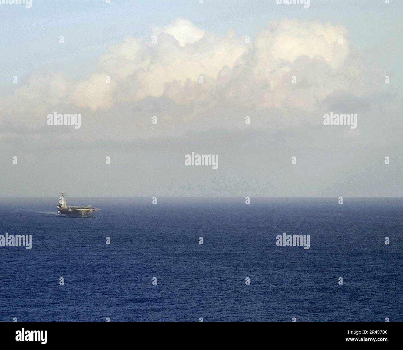 US Navy The aircraft carrier USS Carl Vinson (CVN 70) approaches Apra ...