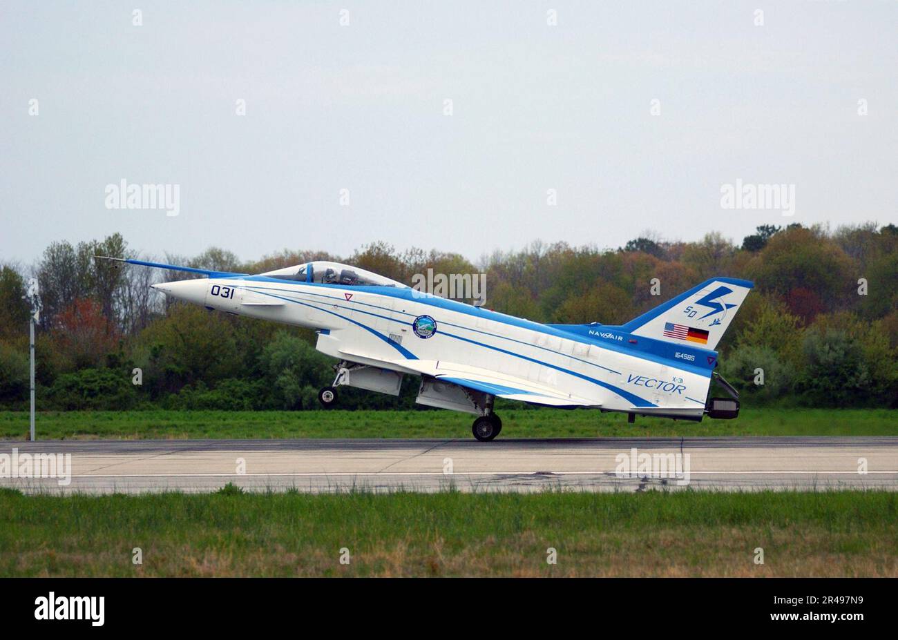 US Navy The X-31 VECTOR (Vectoring, Extremely Short Takeoff and Landing ...