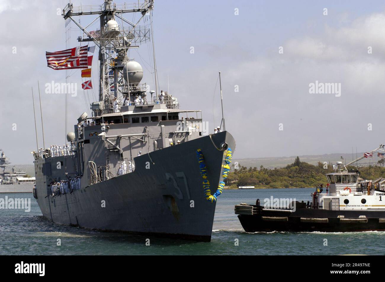 US Navy The guided missile frigate USS Crommelin (FFG 37) returns to ...