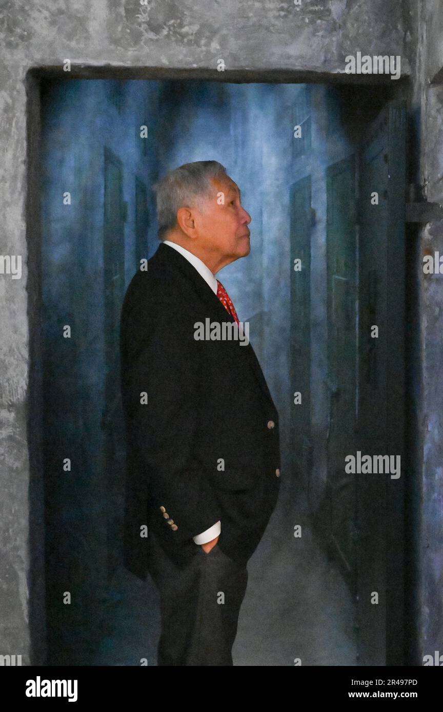 Retired U.S. Air Force Col. Fred Pang views the inside of a cell during ...