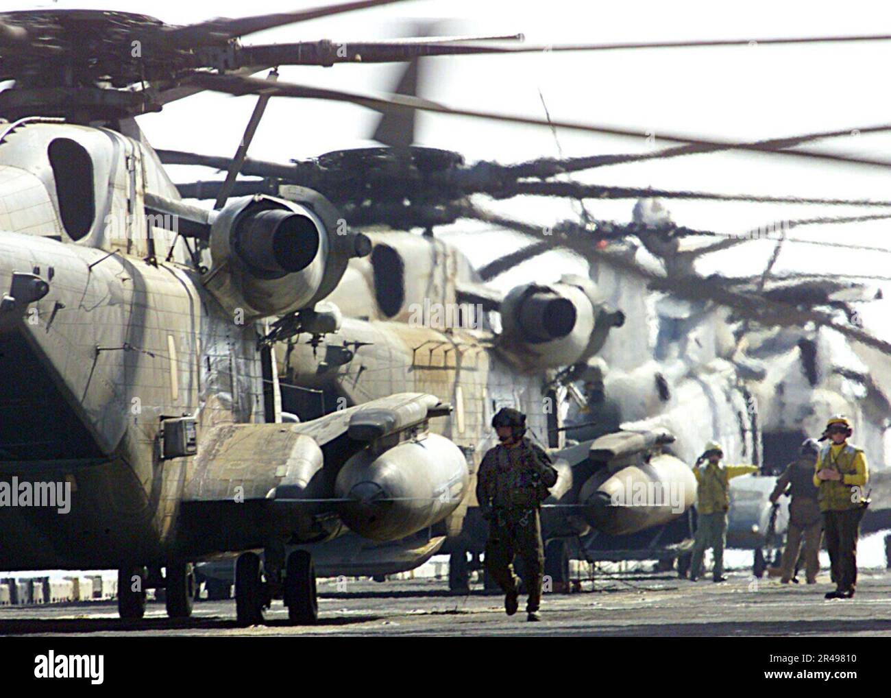 US Navy A line of CH-53E Super Stallions from Marine Helicopter Light ...