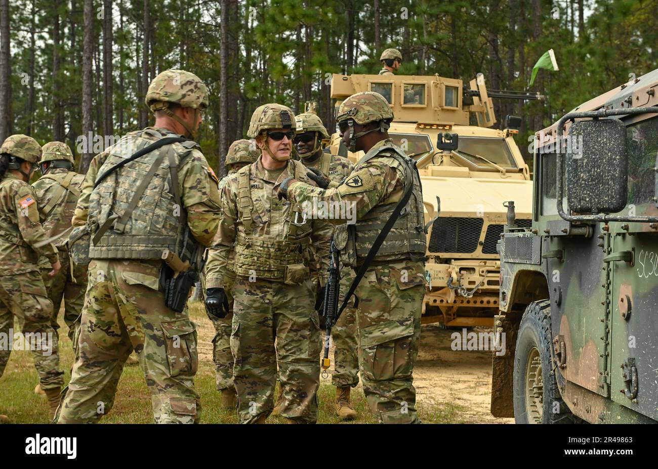 U.S. Army National Guard Soldiers with the 132nd Military Police ...