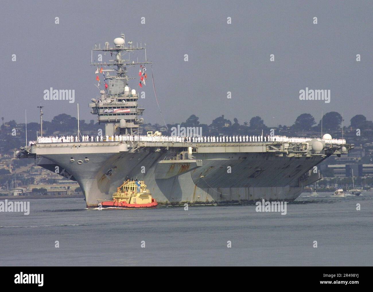 US Navy The aircraft carrier USS Abraham Lincoln (CVN 72) pulls into ...
