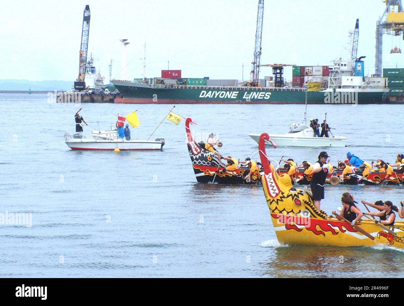 US Navy U.S. Navy women pull ahead in the end to win the 600-meter race ...