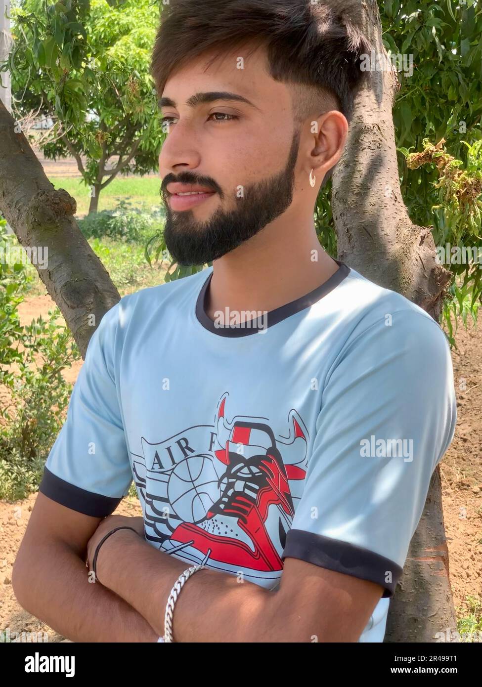 Portrait man proud keffiyeh hi-res stock photography and images - Alamy