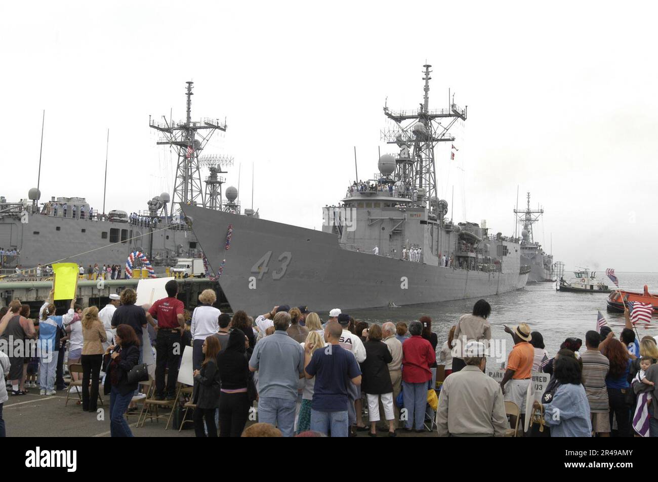 US Navy The guided missile frigate USS Thach (FFG 43) returns to her ...