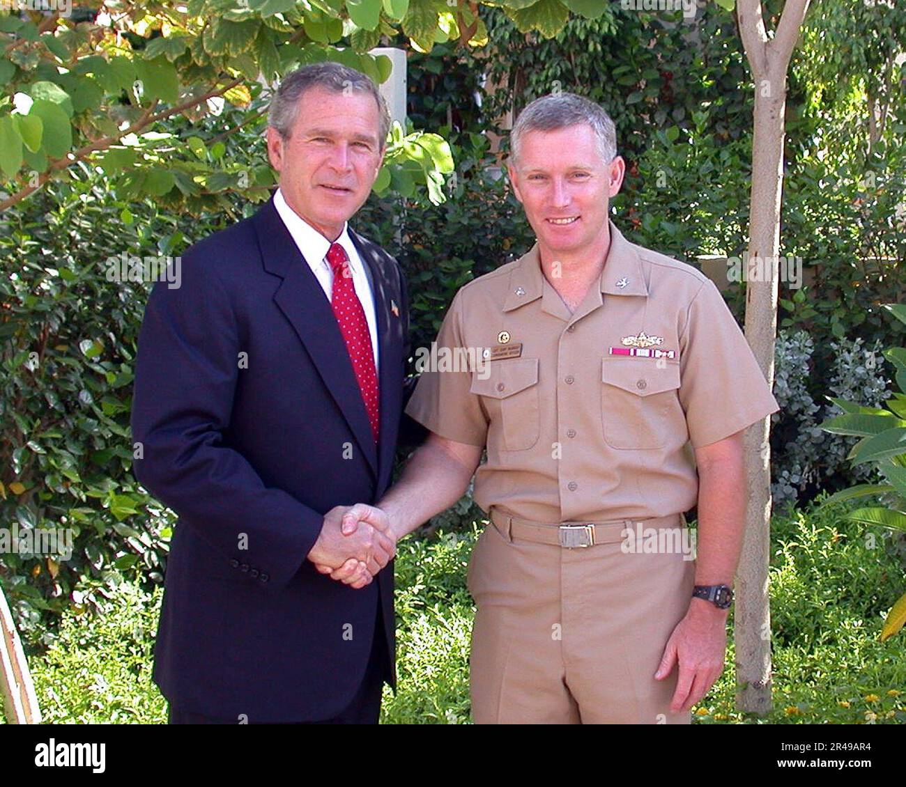 US Navy President George W. Bush congratulates Stock Photo - Alamy
