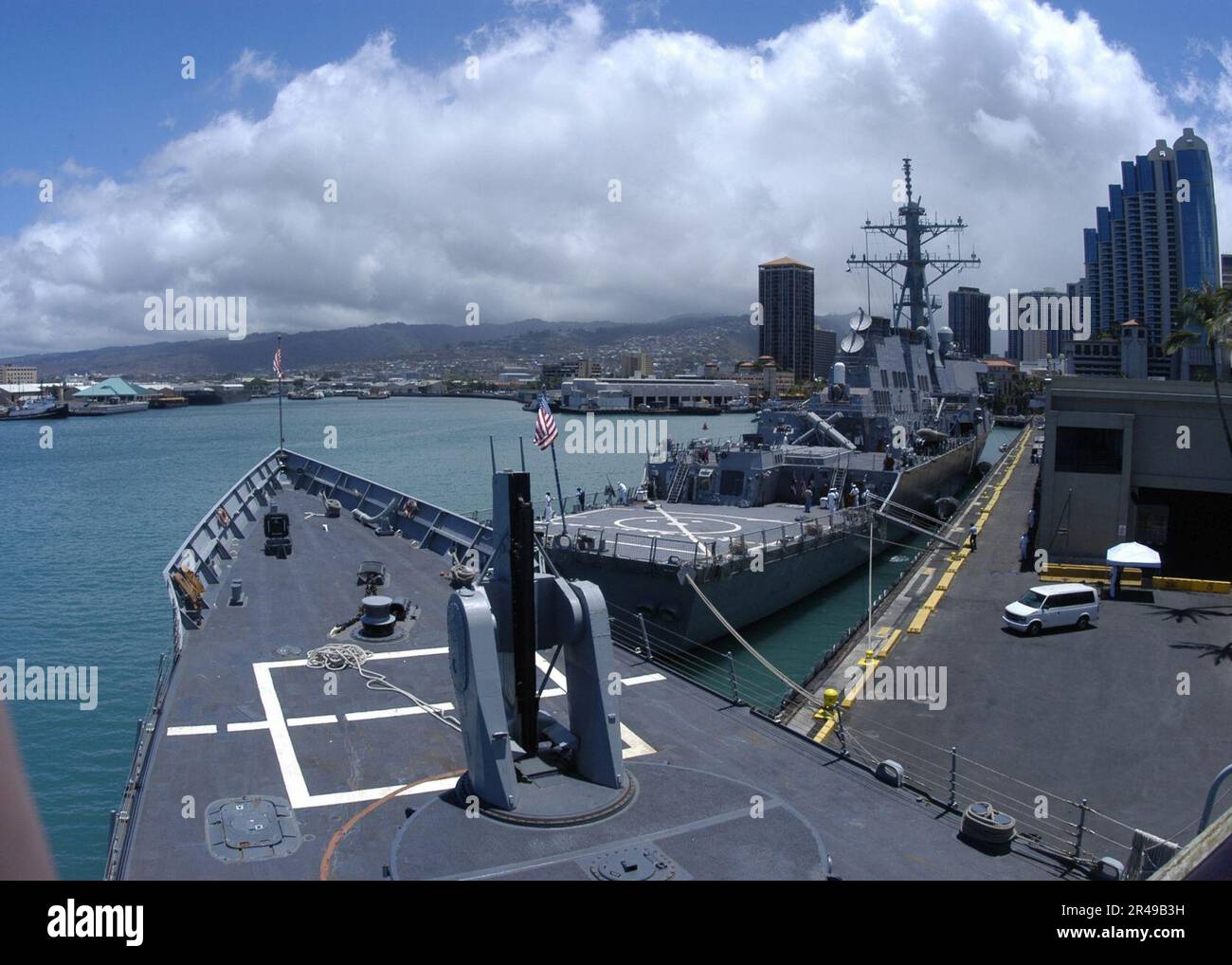 US Navy The guided missile frigate USS Reuben James (FFG 57) and the ...