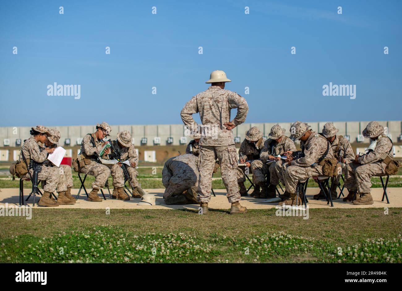 U.S. Marine Corps recruits with Oscar Company, 4th Recruit Training ...