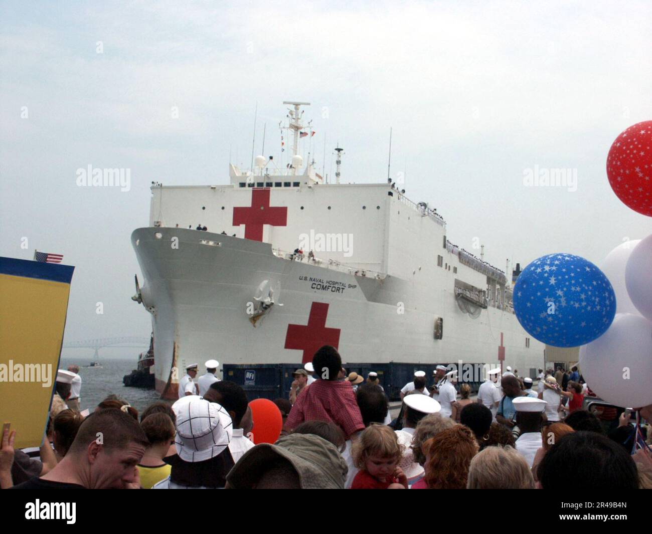 US Navy Friends and family members of sailors stationed aboard the ...