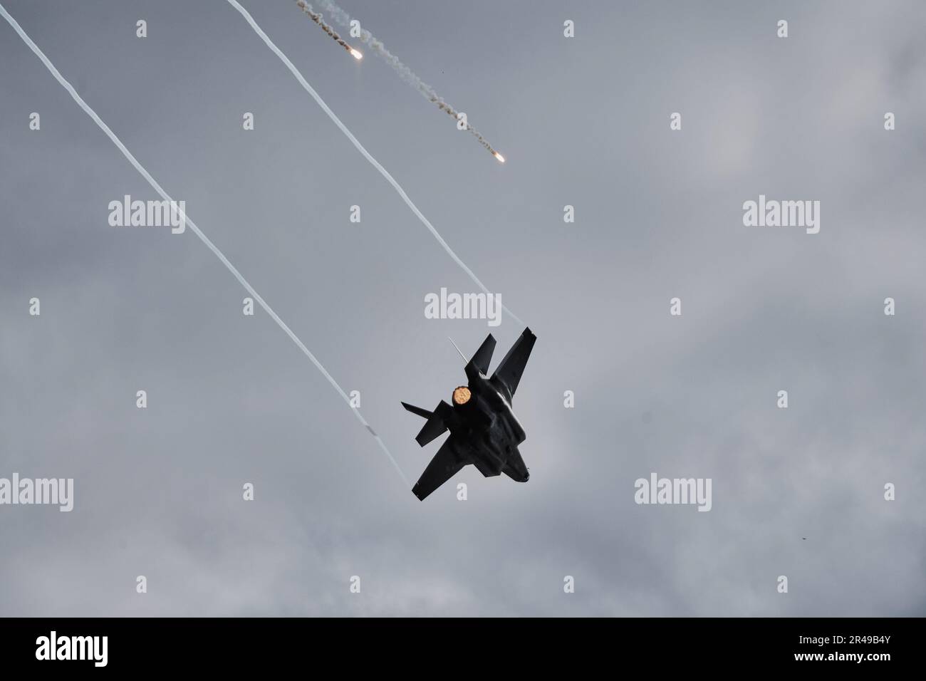 Tactical use of flares hi-res stock photography and images - Alamy