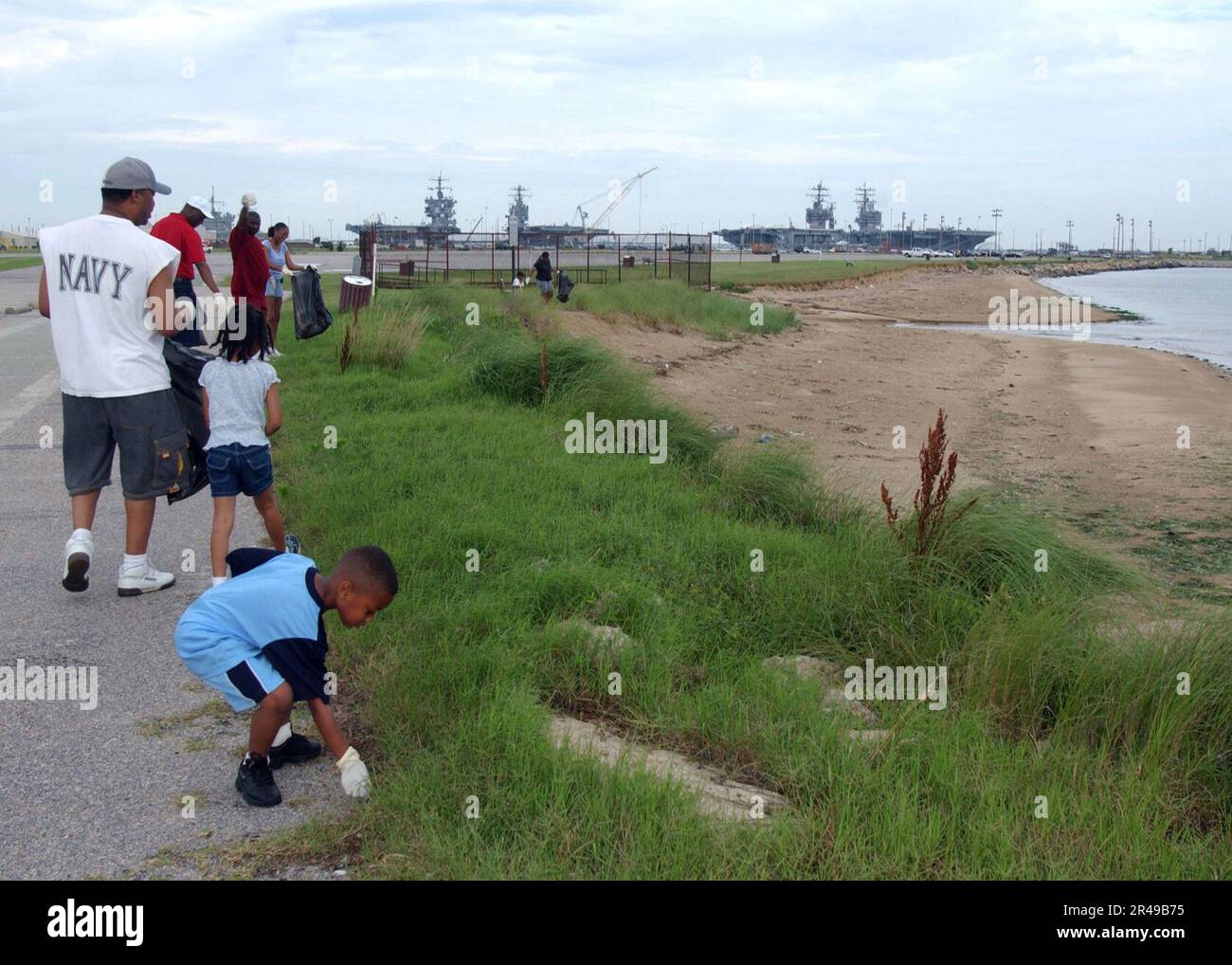 US Navy Military personnel and their families help out during the 15th ...
