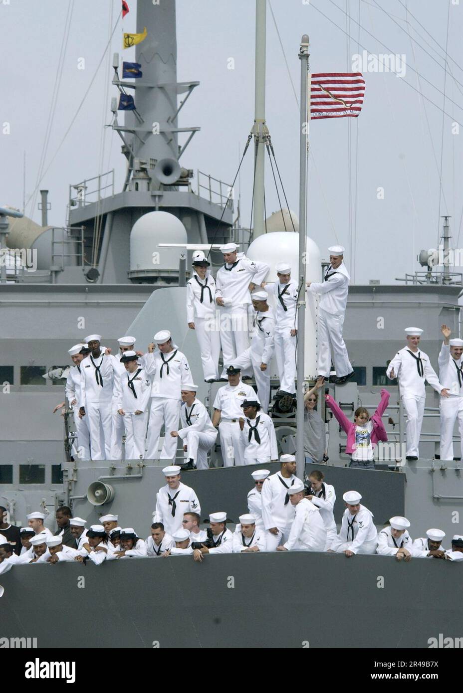 US Navy Sailors on board the amphibious command and control ship USS Mt ...