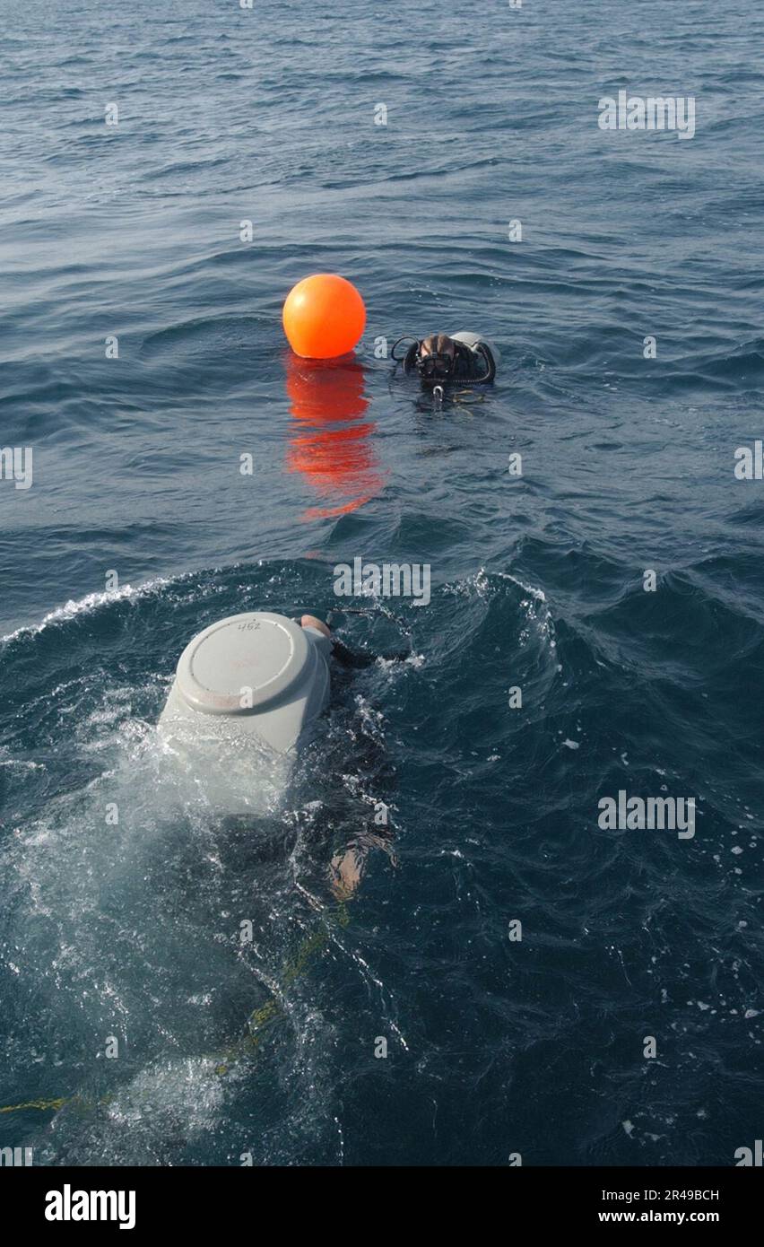 US Navy EODMU-6 swim to a reference buoy Stock Photo - Alamy
