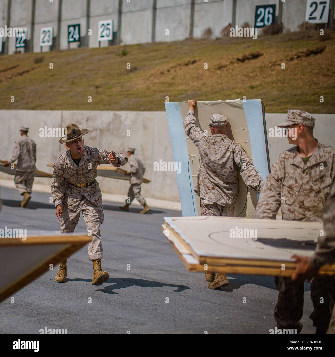 U.S. Marine Corps recruits with Mike Company, 3rd Recruit Training ...