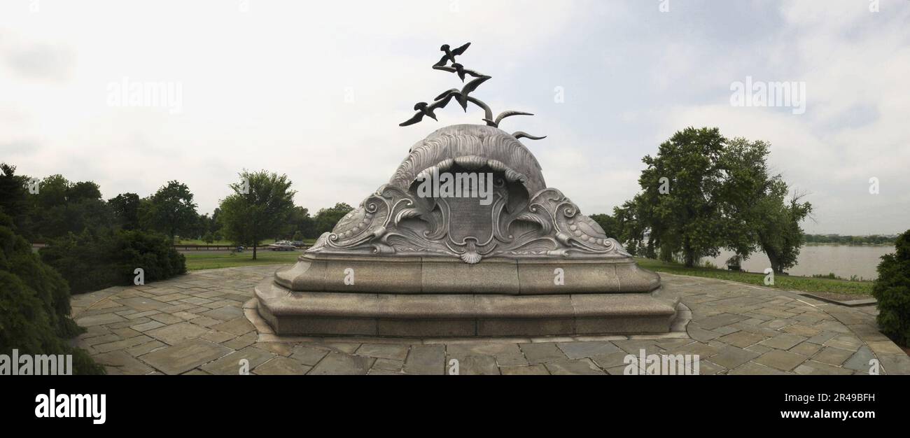 US Navy The Navy and Marine Memorial is dedicated to the thousands of ...