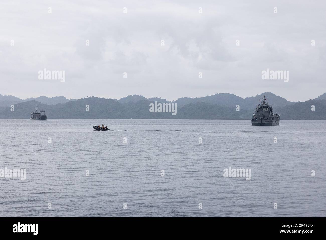 U.S. Army USAV Fort McHenry LCU-2020, left, and Philippine BRP Waray LC ...