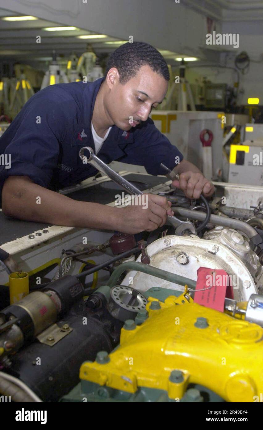 Aviation support equipment technician hi-res stock photography and ...