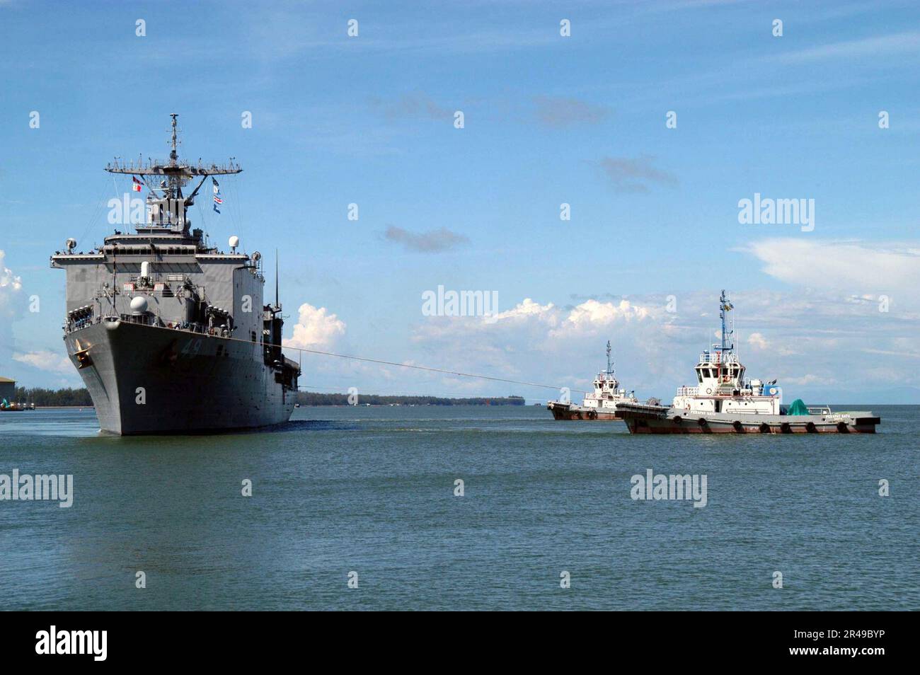 US Navy USS Harpers Ferry (LSD 49) gets underway Stock Photo - Alamy