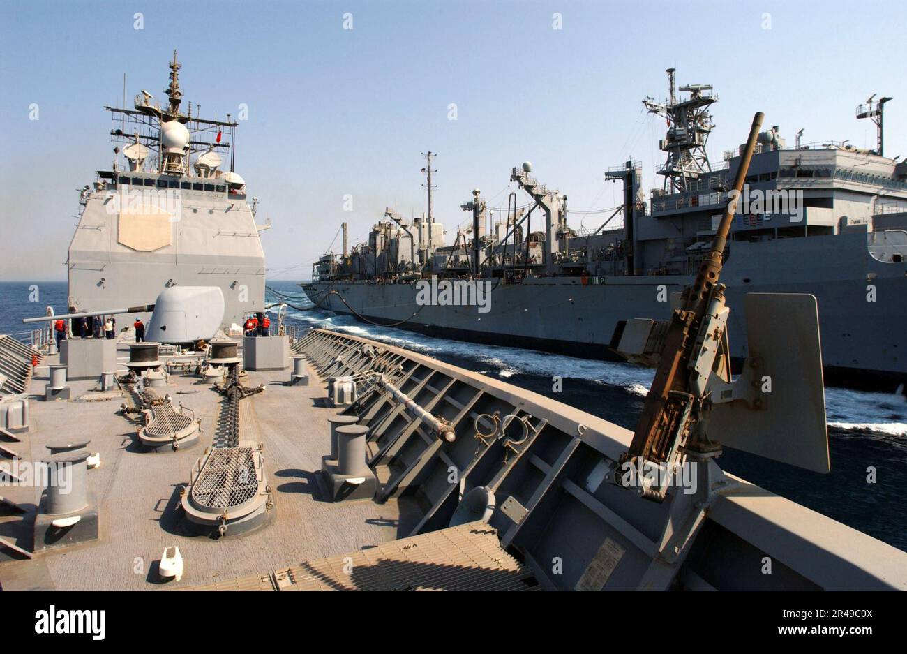 US Navy The fast combat support ship USS Bridge (AOE 10) transfers fuel ...