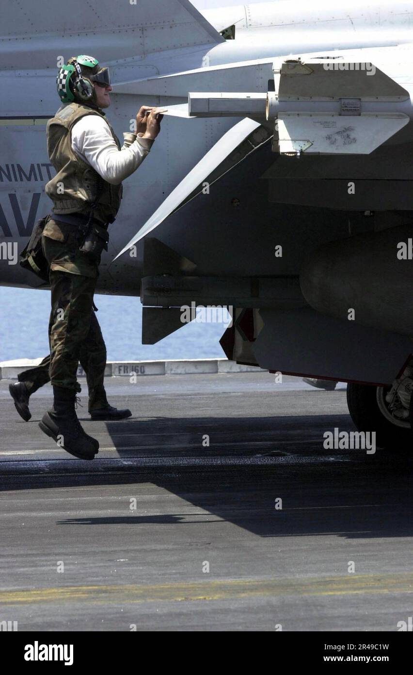 US Navy Final checkers jump to check the wing of a F-A-18F Stock Photo ...