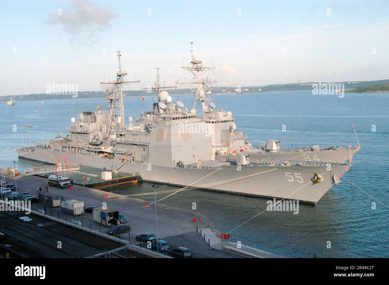 US Navy The U.S. Navy guided missile cruiser USS Leyte Gulf (CG 55 ...