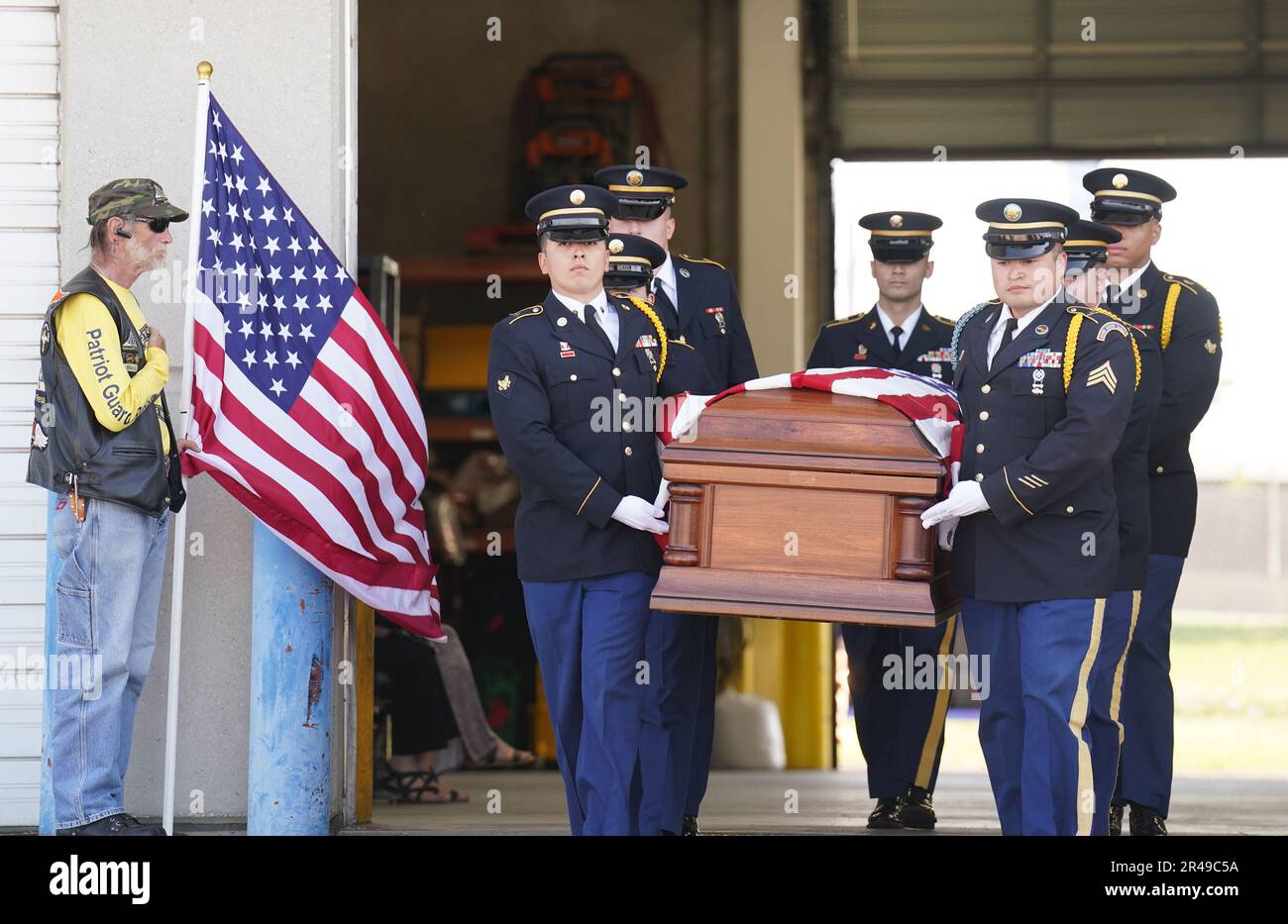 St. Louis, USA. 26th May, 2023. A military honor guard carries a casket ...