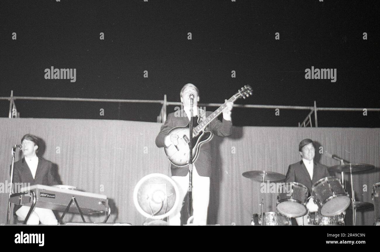 SAN DIEGO, USA, 1965: Members of the British group, the Dave Clark Five ...