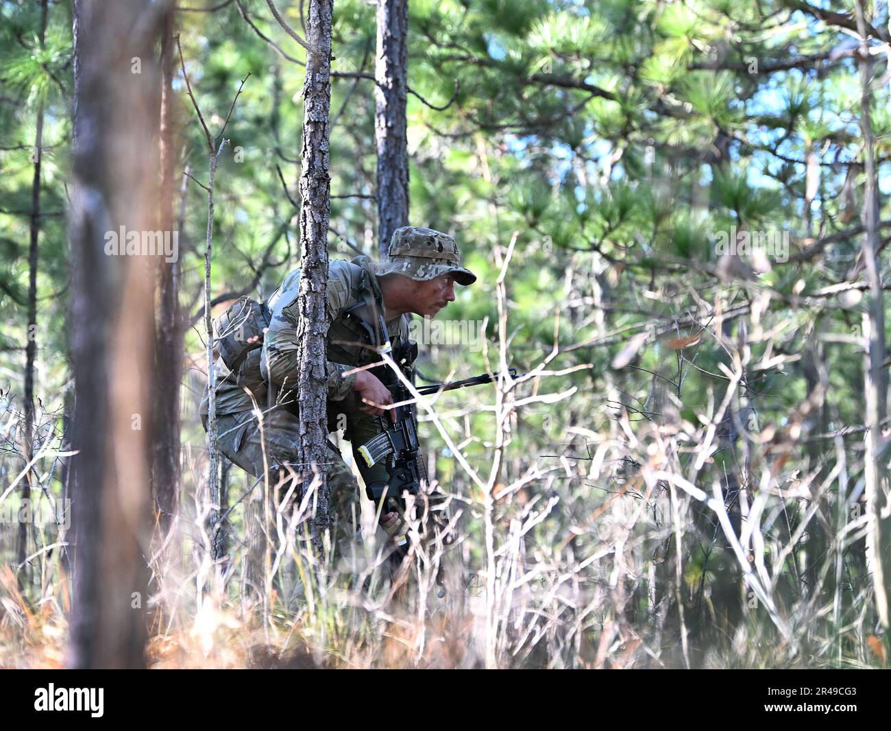 A Soldier assigned to the U.S. Army John F. Kennedy Special Warfare ...