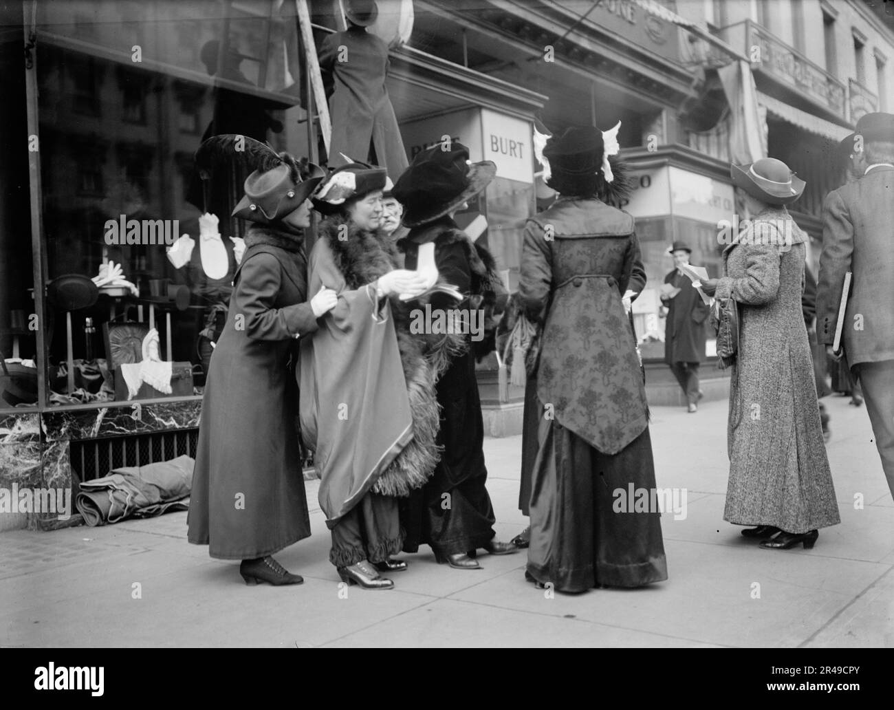 Woman Suffrage, Mrs. Mary Beard; Open Air Meeting, 1913 Stock Photo - Alamy