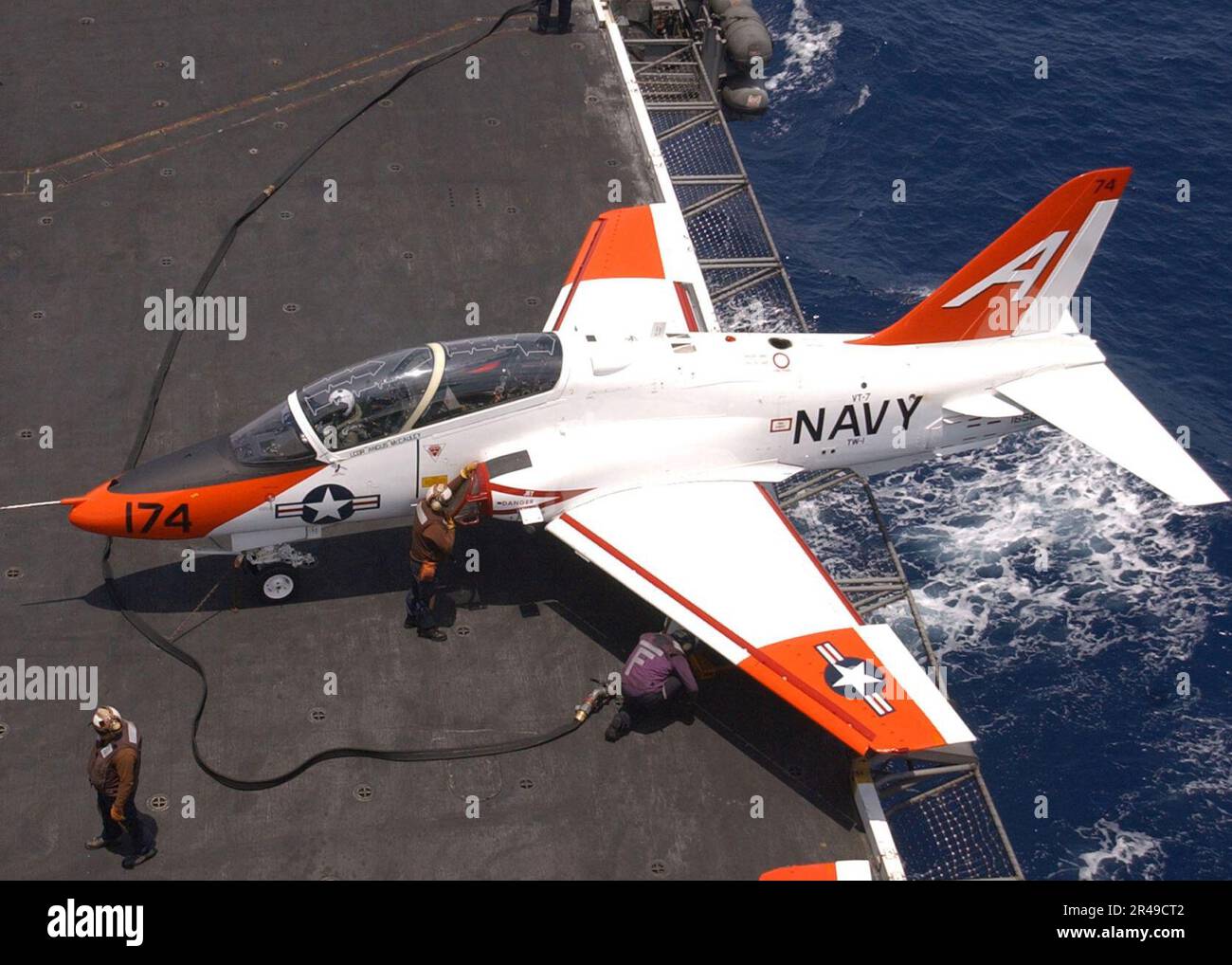 US Navy A T-45C Goshawk prepares to be fueled Stock Photo - Alamy