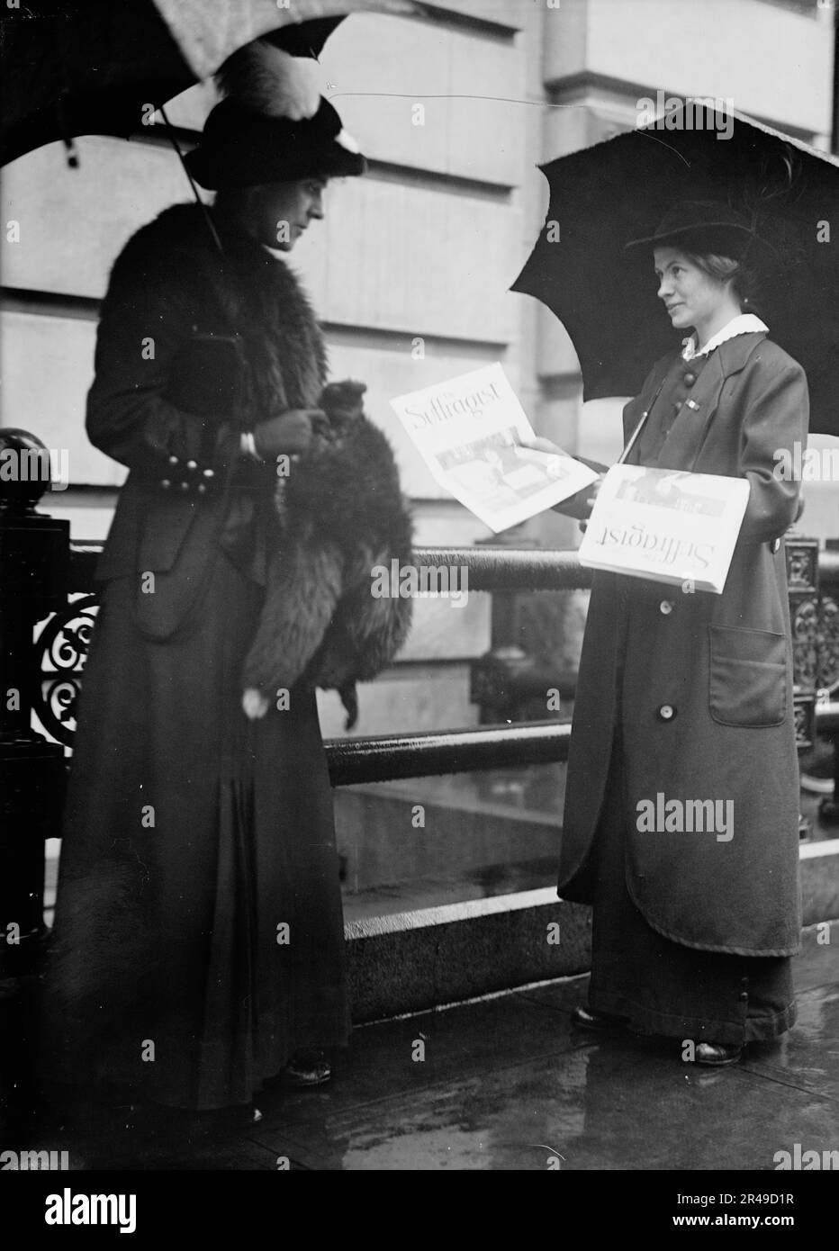 Woman Suffrage - Selling 'The Suffragist', 1914 Stock Photo - Alamy