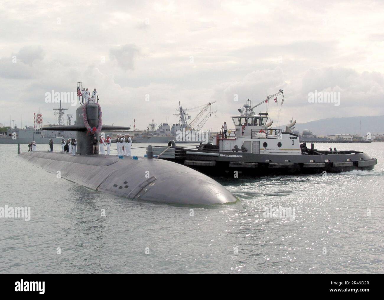 US Navy The Los Angeles class attack submarine USS Key West (SSN 722 ...