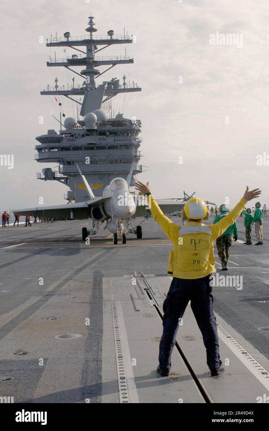 US Navy Aviation Boatswain's Mate Stock Photo - Alamy