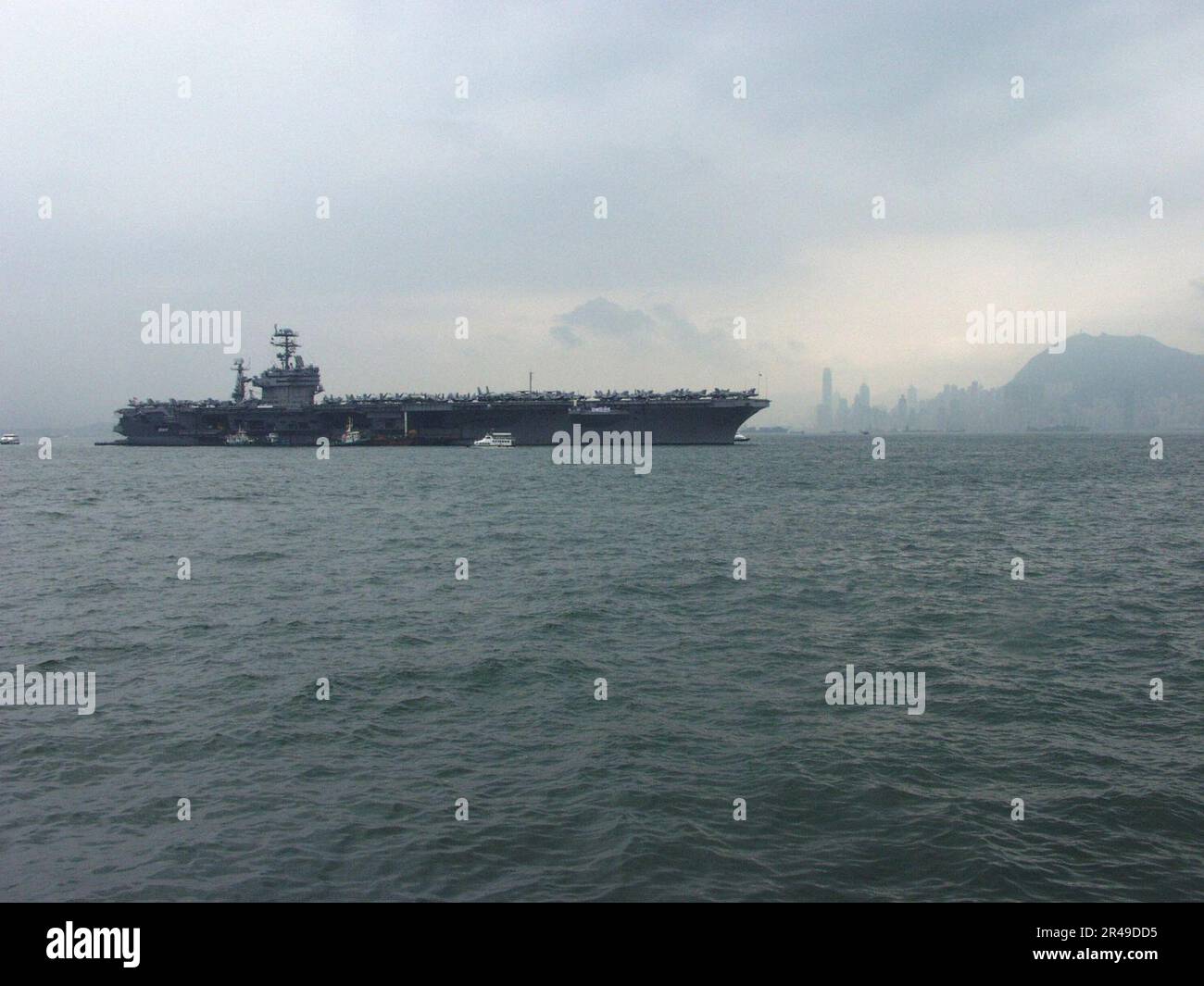 US Navy The aircraft carrier USS Carl Vinson (CVN 70) anchors in Hong ...